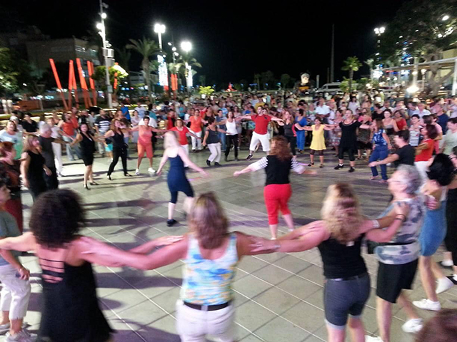 Dancing in the Square | Netanya Municipality